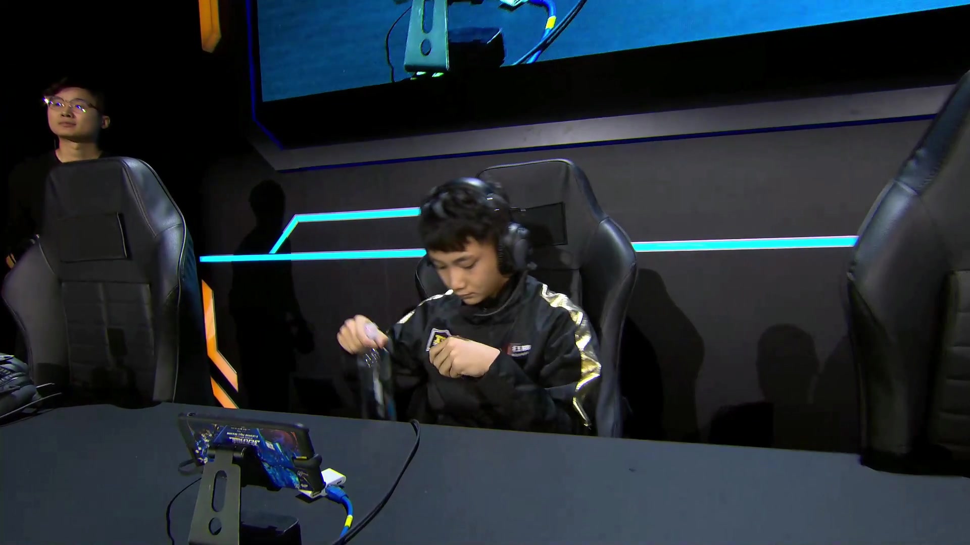 跑图机器人强势击败QG.闽闽 RNGM.云海再写1V1不败传奇！_哔哩哔哩 (゜-゜)つロ 干杯~-bilibili