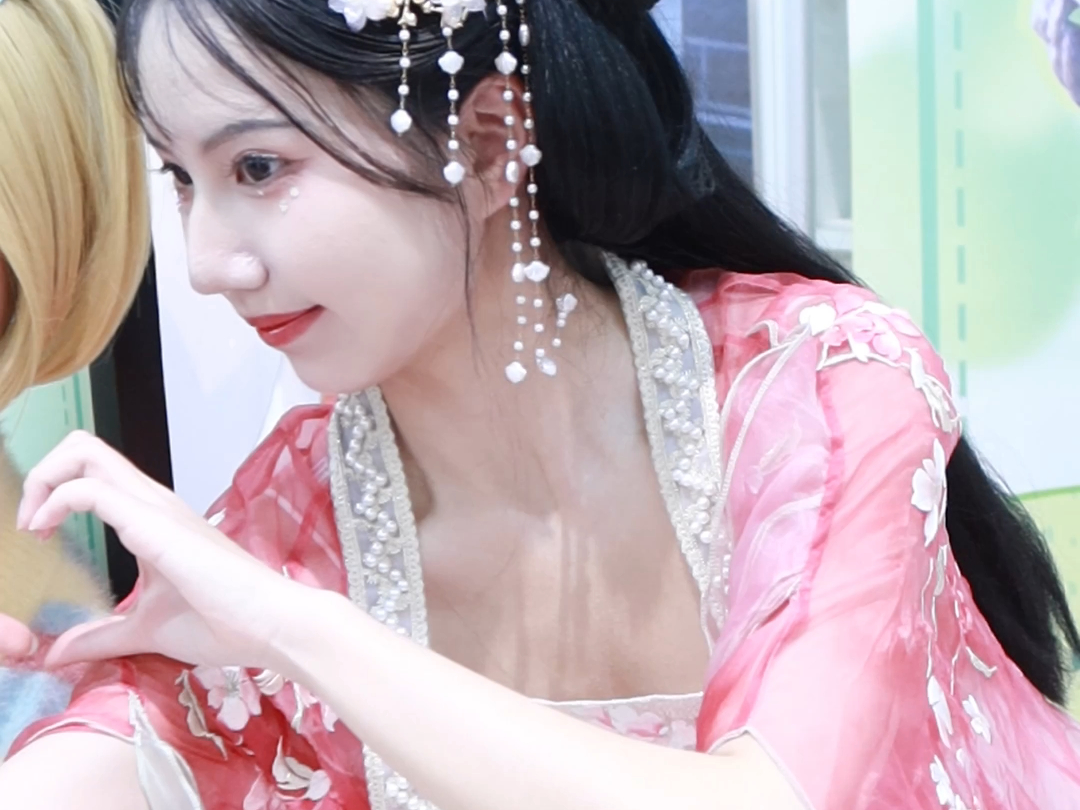 沉 浸 式 签 售 小师妹下山咯 小师妹下山咯 哔哩哔哩视频 