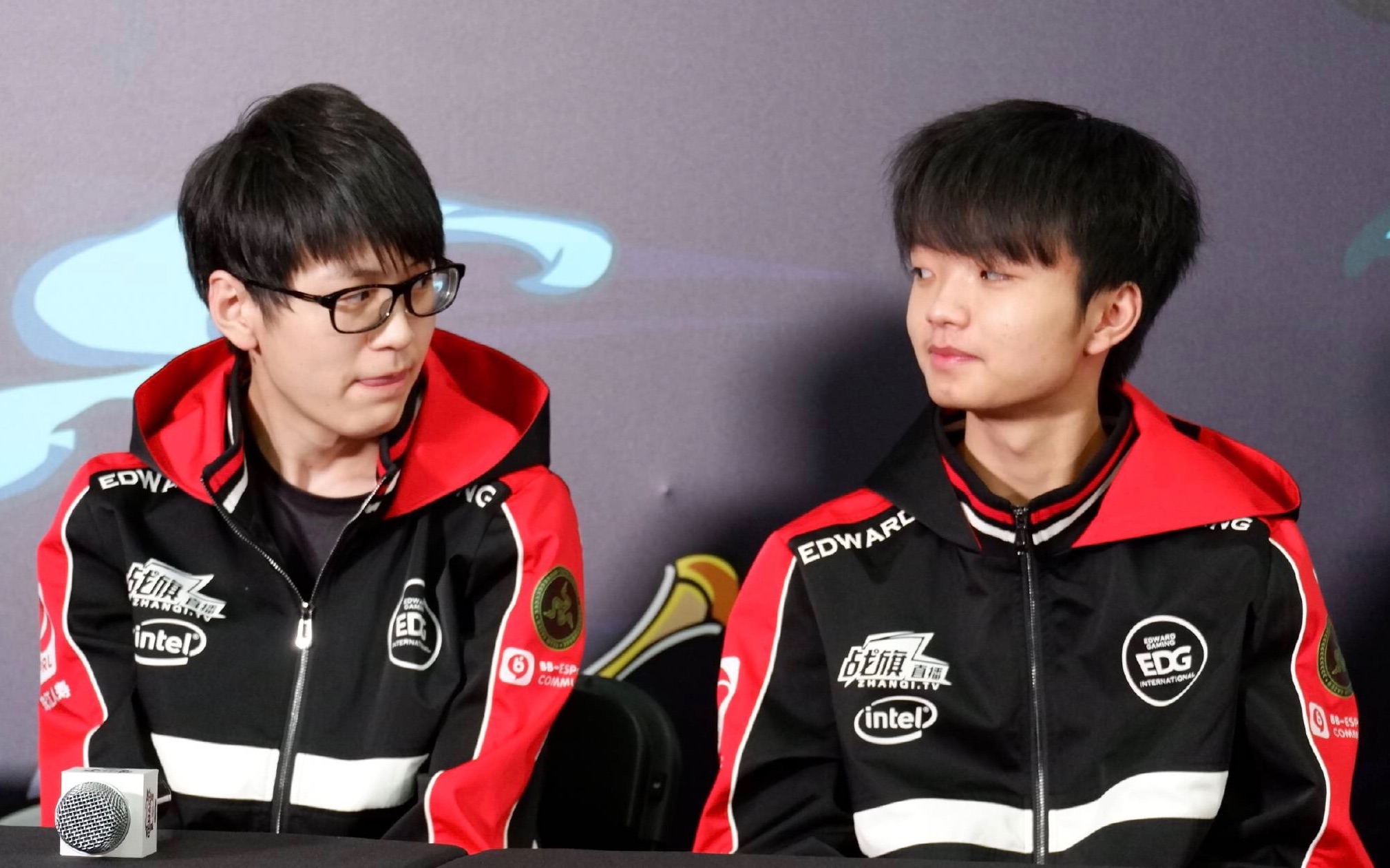 【昭妹】iboy x meiko 《要是吃了香蕉会迷上我吗》_哔哩哔哩_bilibili