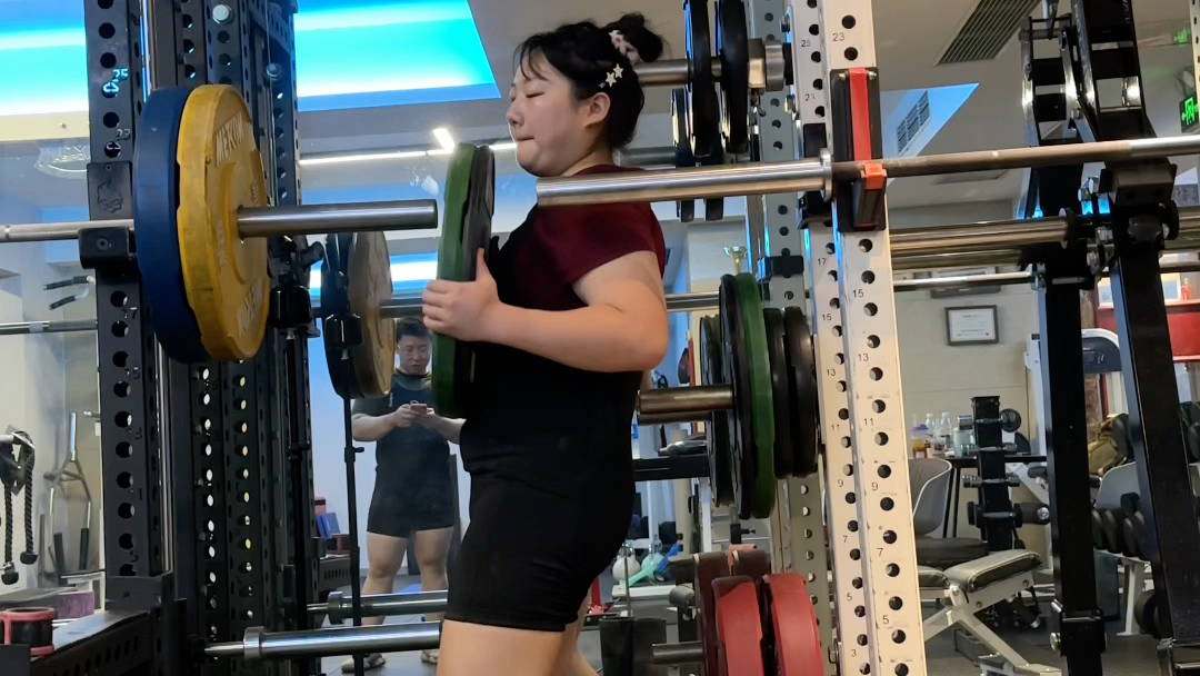 没有人是完美的 有自己的闪光点就很厉害咯 深蹲125kg蹲了3个嘞今天-仙猪0109-仙猪0109-哔哩哔哩视频
