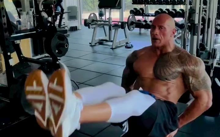 【巨石强森】日常核心肌群训练-TheRock_Johnson-TheRock_Johnson-哔哩哔哩视频
