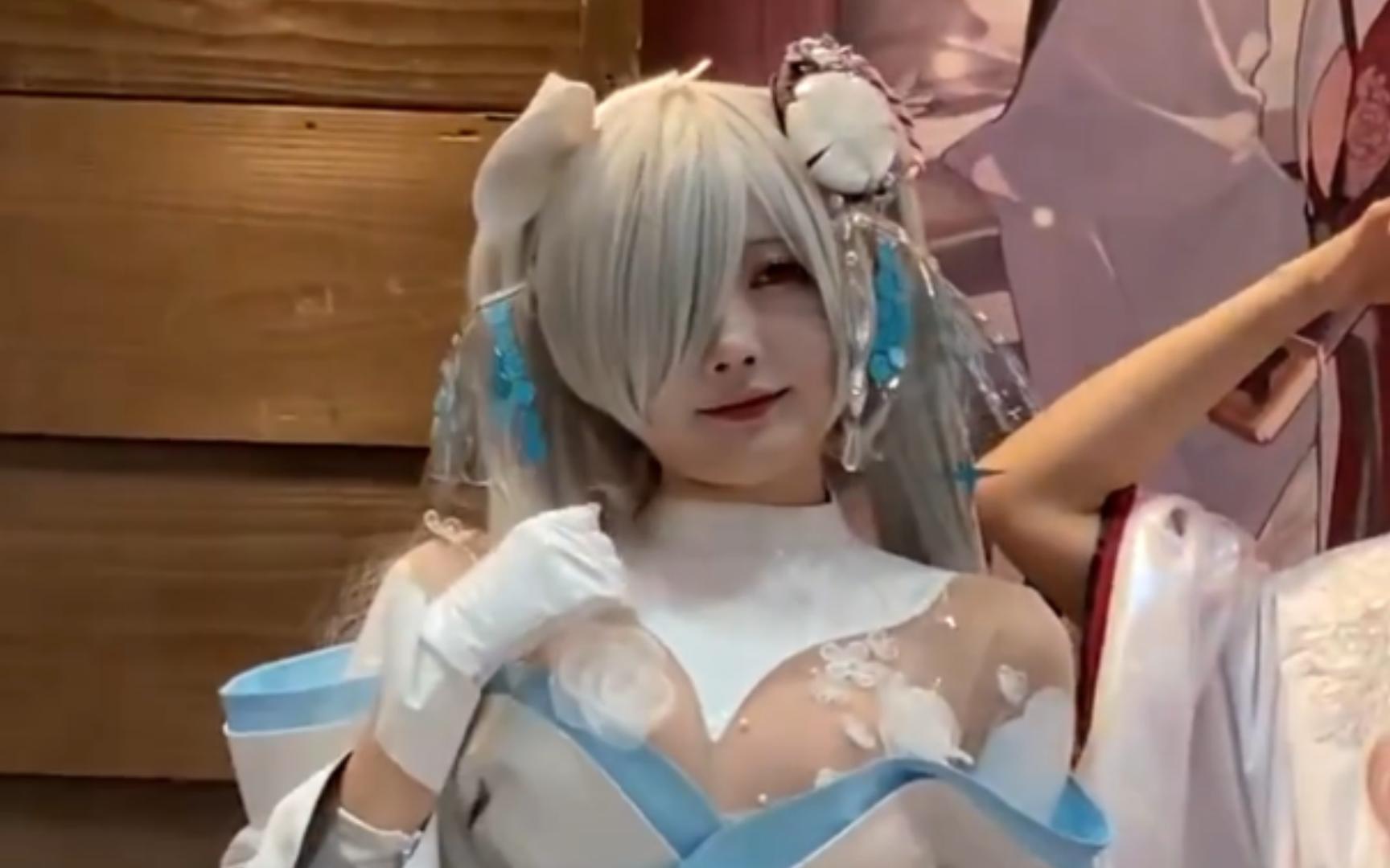 C105 NIKKE 官方cos养眼合辑-迪恩deen33-迪恩deen33-哔哩哔哩视频