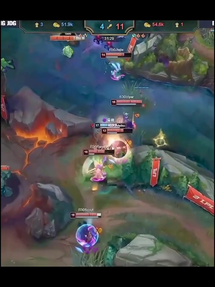 EDG2比0击败JDG!豪取赛季四连胜未尝一败!圣枪哥鳄鱼拿下全场MVP #lpl_哔哩哔哩_bilibili