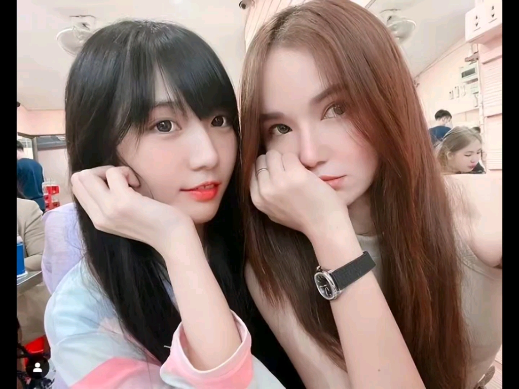 泰国百万级女网红吃饭不小心被卡住喉咙致死，年仅27岁。_哔哩哔哩_bilibili