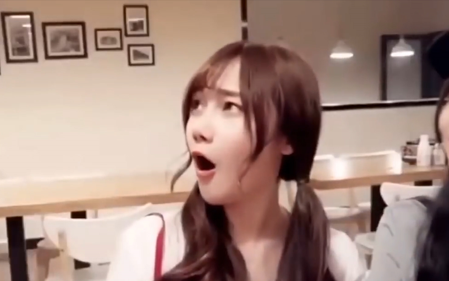 【SNH48】【BEJ48】【GNZ48】成员相互接吻，看完这视频我都要弯了_哔哩哔哩_bilibili