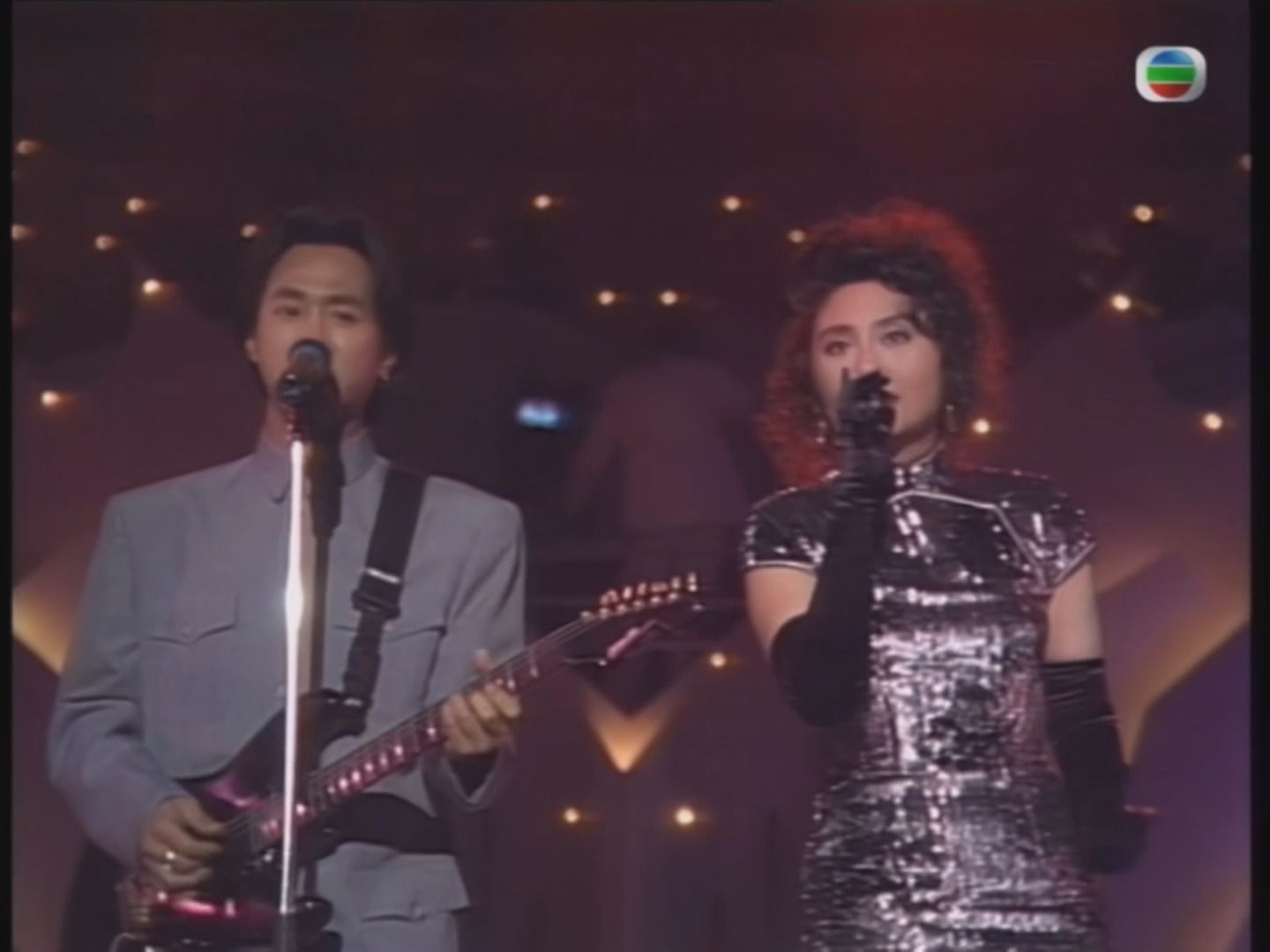 王虹 Beyond－血染的风采 1990年星光熠熠耀保良live+珍贵彩排片段-虹采依然-虹采依然-哔哩哔哩视频