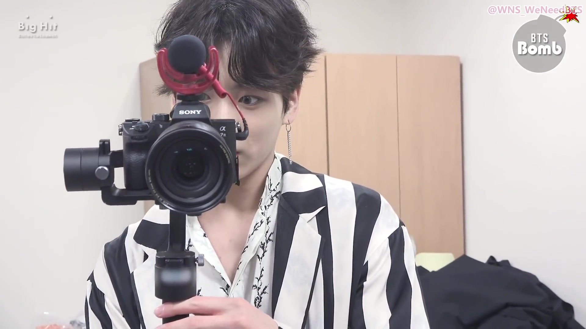 【WNS中字】181207 [BANGTAN BOMB] JK is trying new filming stuff_哔哩哔哩_bilibili