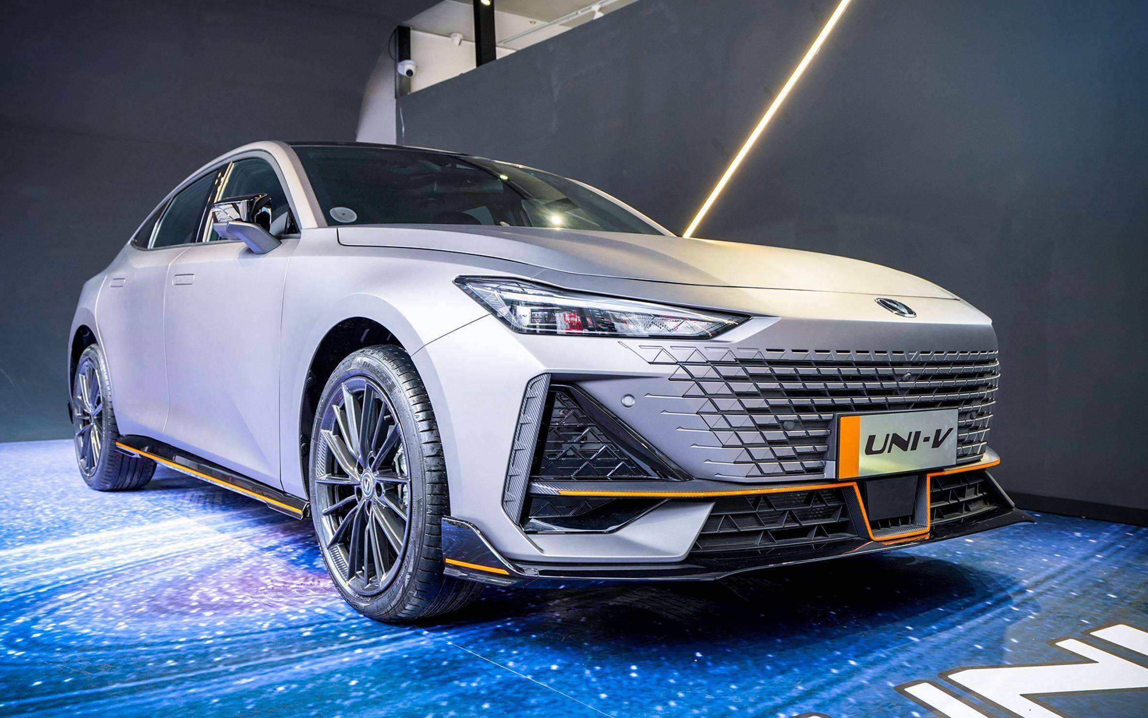 10.89万起售！配188匹1.5T+电动尾翼+弹射起步，长安UNI-V亮相_哔哩哔哩_bilibili