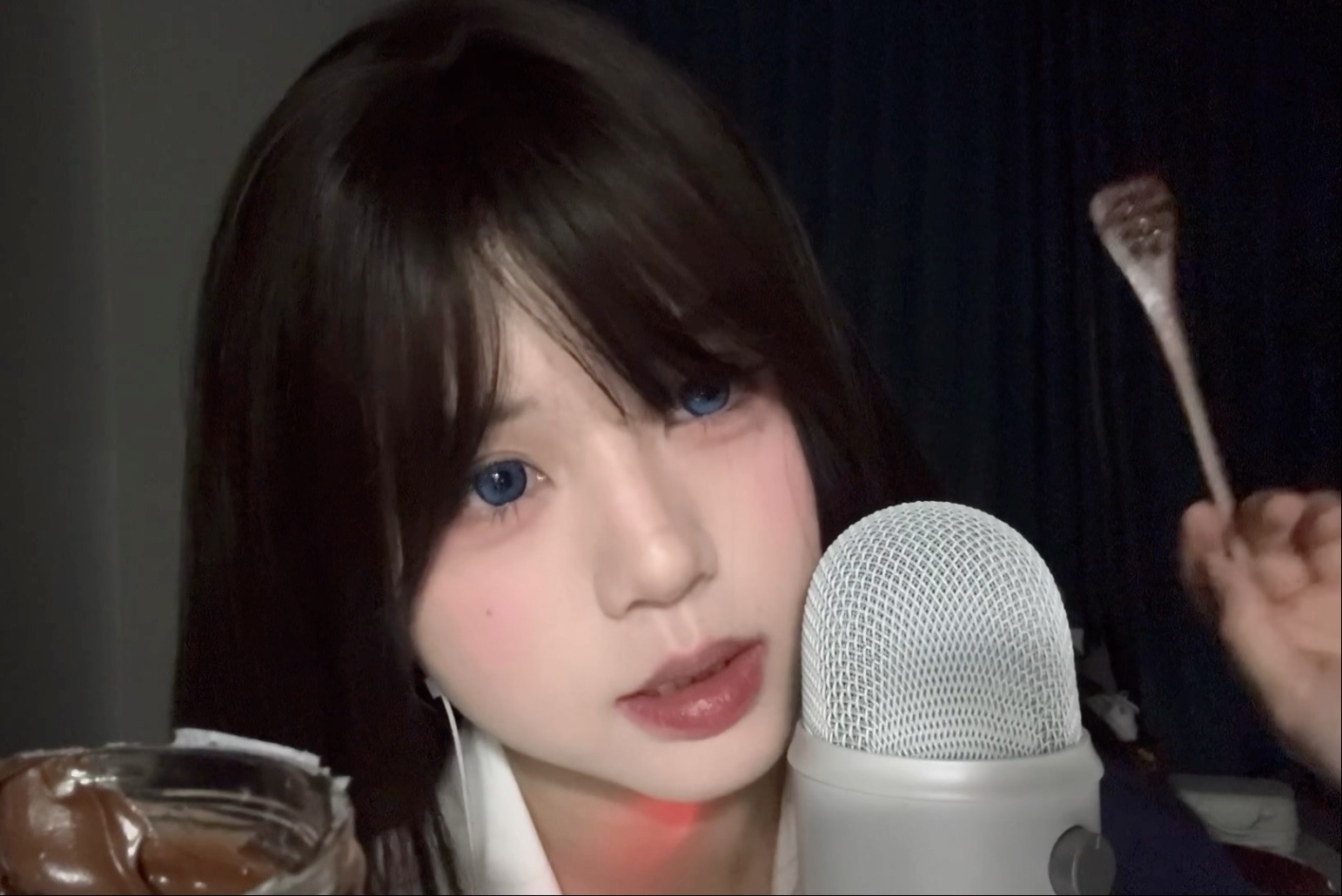 ASMR用五种勺子吃黏糊糊的榛子巧克力酱｜奥利给 口腔音 咀嚼音 黏糊糊 轻语 舒服-啵啵眠眠-啵啵眠眠-哔哩哔哩视频