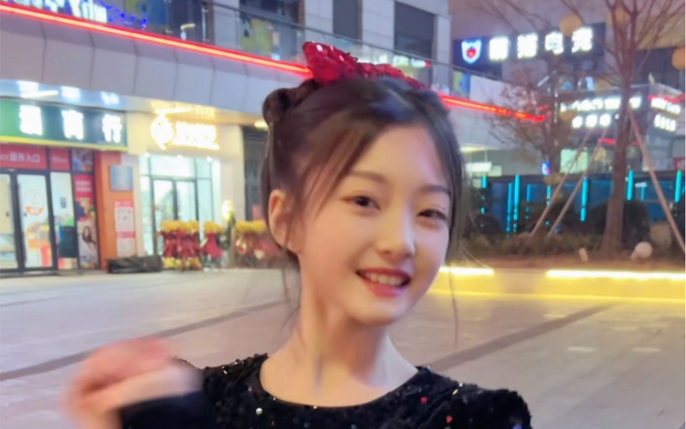 和你们一起过的第一个圣诞节-谢六六liuliu-谢六六liuliu-哔哩哔哩视频