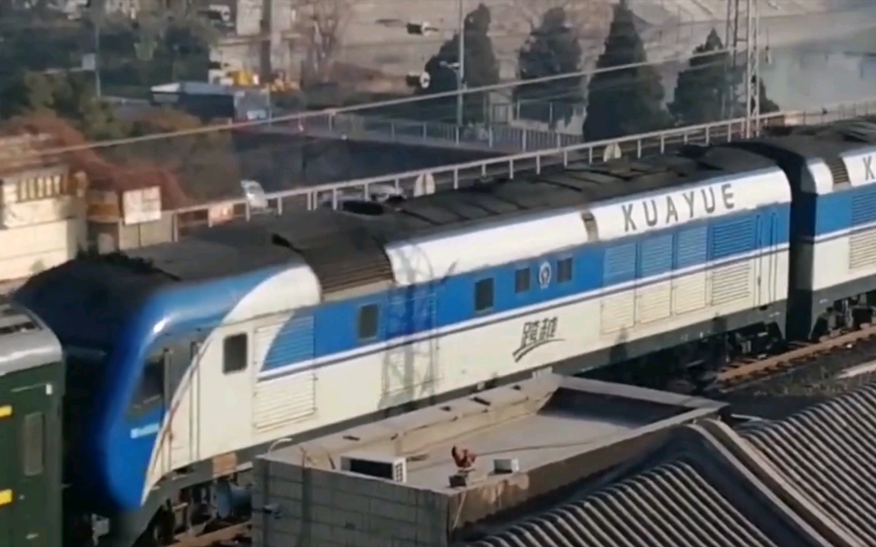 DF11G、SS9牵引客列通过(试发)_哔哩哔哩_bilibili