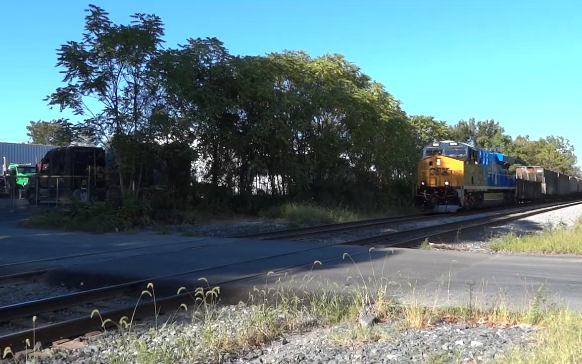 Friendly Crew on CSX Conrail Heritage Unit #1976-Momo字幕组-Momo字幕组-哔哩哔哩视频