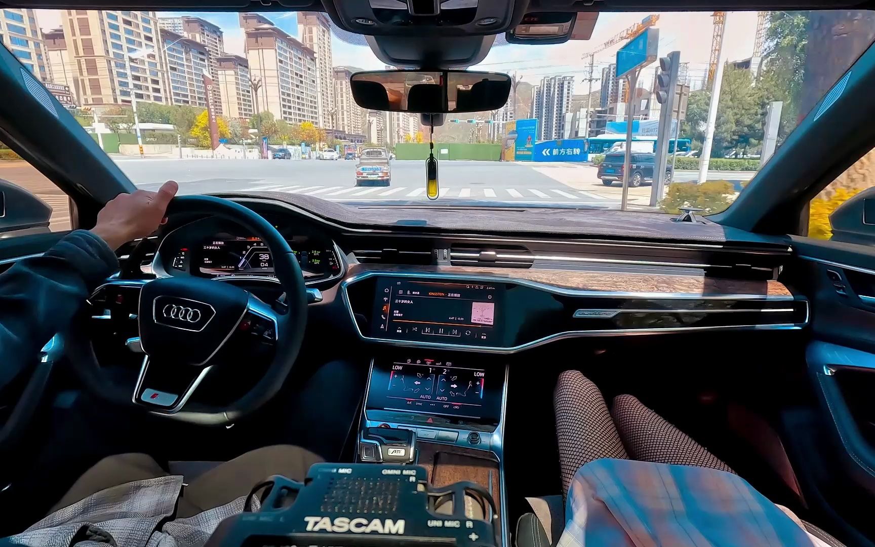 赵雷《三十岁的女人》奥迪A6L大B&O音响 《A6L大bo全网首发》（录音笔正中录制）（动态录制）-奥迪A6L大BO音乐台-奥迪A6L大BO音乐台-哔哩哔哩视频