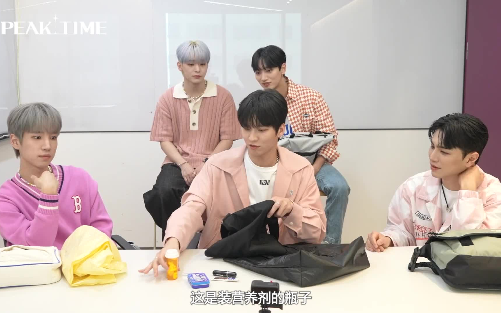 【中字】Peak Time 11时 What's in my bag VANNER-柒禾Serein-柒禾Serein-哔哩哔哩视频