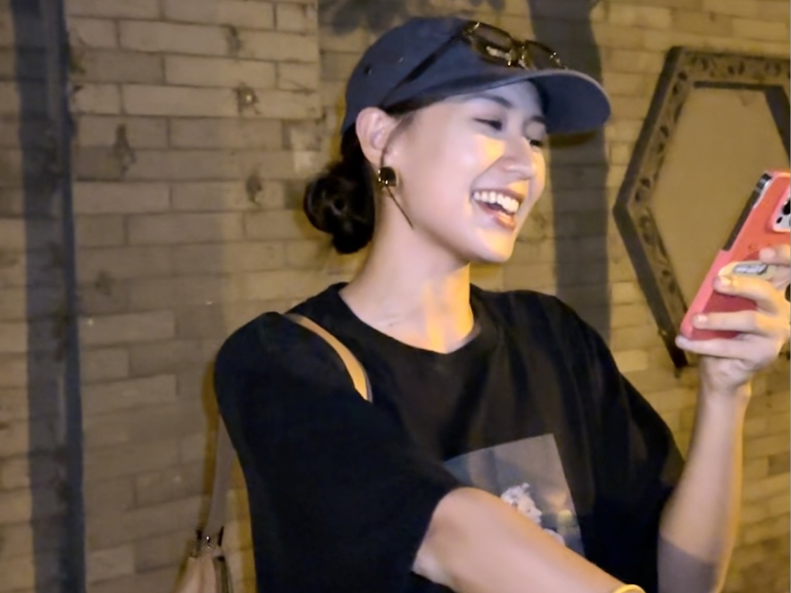 在北京胡同里清唱 All about that bass-迪娜dina_阿迪-迪娜dina_阿迪-哔哩哔哩视频