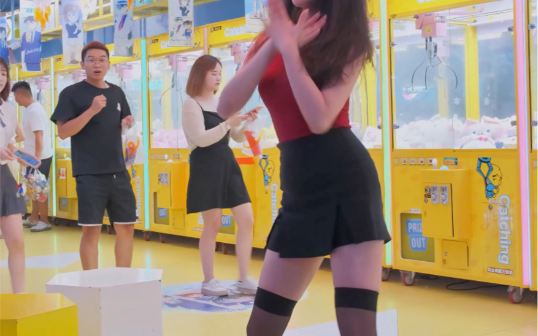 惊呆路人，过膝袜黑丝大姐姐，女王版葬爱kill this love-bilibili(B站)无水印视频解析——6li6在线工具箱