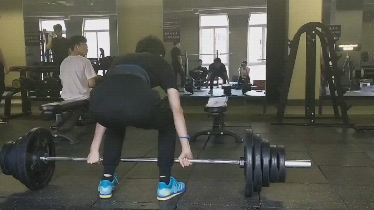 三项新人小毛睿up两倍自重130kg传统硬拉 184cm65kg_哔哩哔哩_bilibili