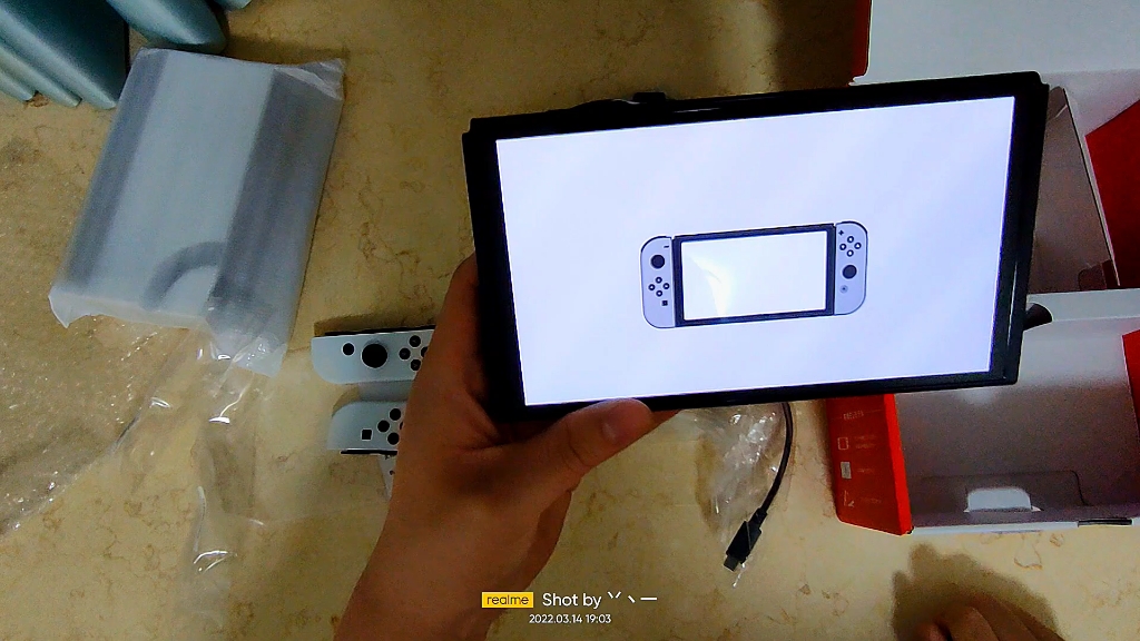 PDD到货的Switch Oled开箱视频，幸好没翻车，成功下车！≧∇≦_哔哩哔哩_bilibili