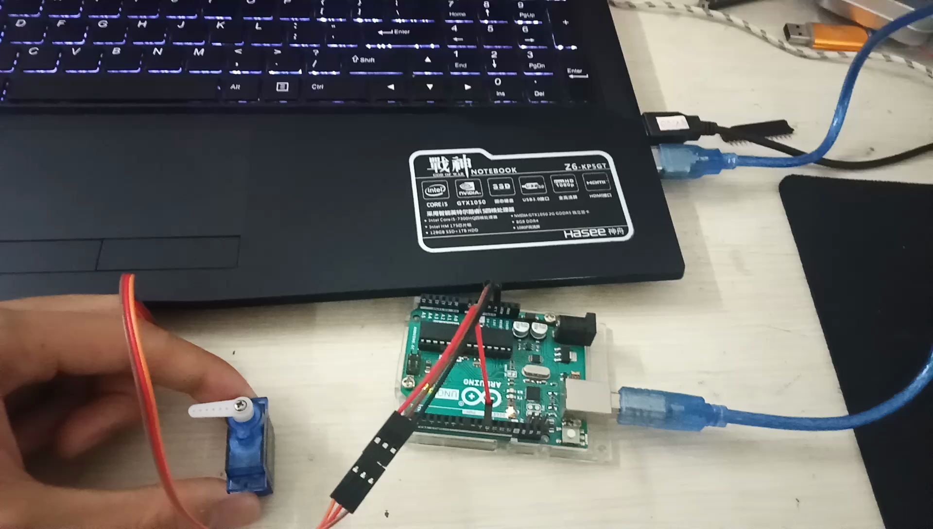 Touchdsigner与arduino串口通信之gpu Particles 互动实现