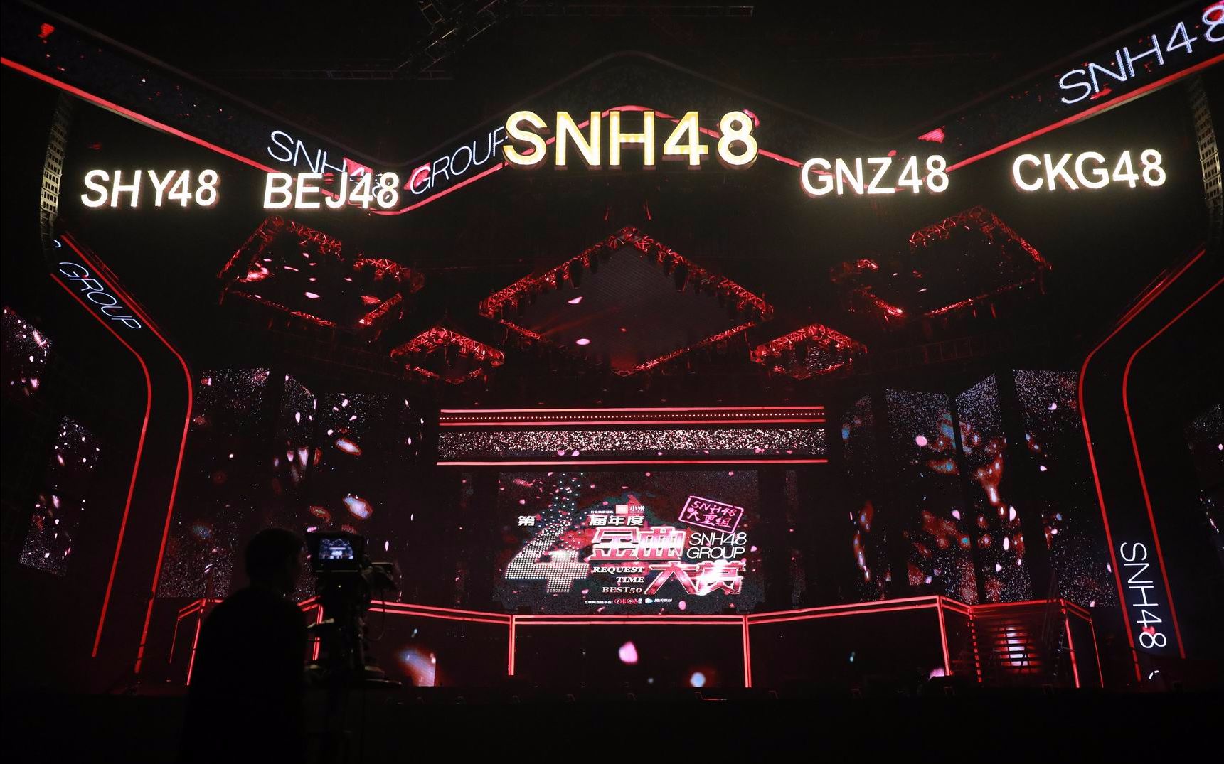 【SNH48 GROUP】第四届年度金曲大赏BEST50演唱会前三名歌曲_哔哩哔哩_bilibili