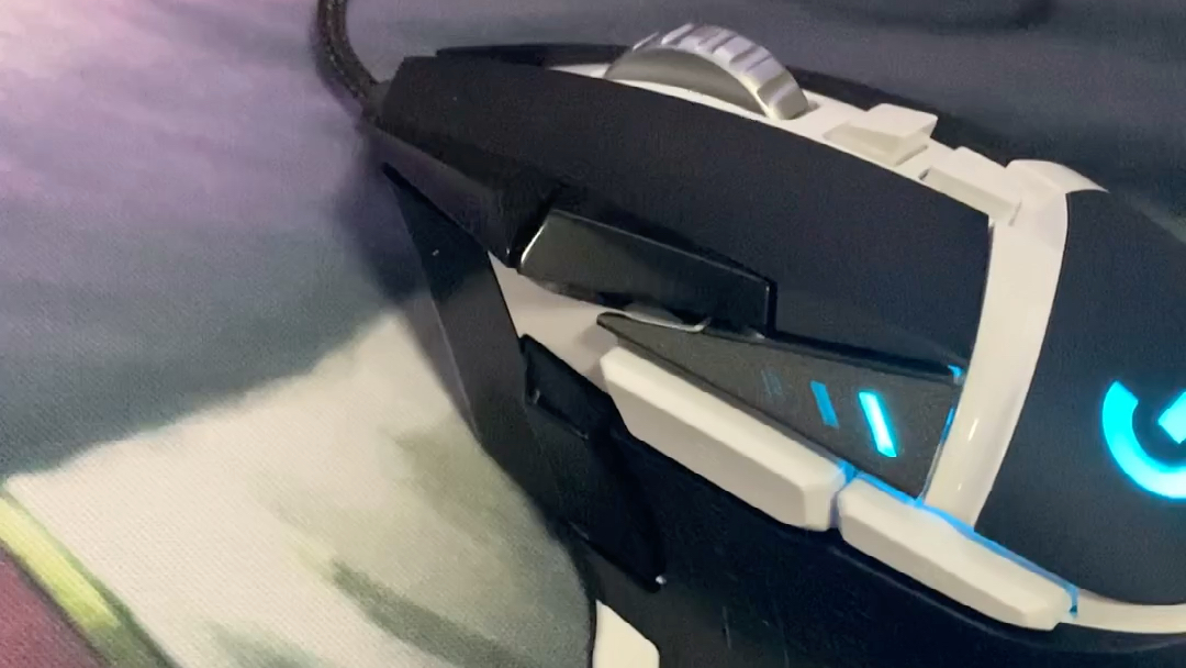 来看看我新到鼠标 罗技G502SE 熊猫版_哔哩哔哩_bilibili