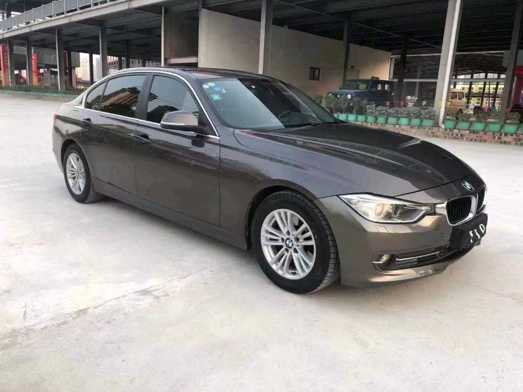 2015年上牌宝马320Li时尚版，桂林本地车，车况原版螺丝没动，11万公里，无任何事故！配置丰富，价格实惠首付只要3万提车[色]全款13个多_哔哩哔哩_bilibili
