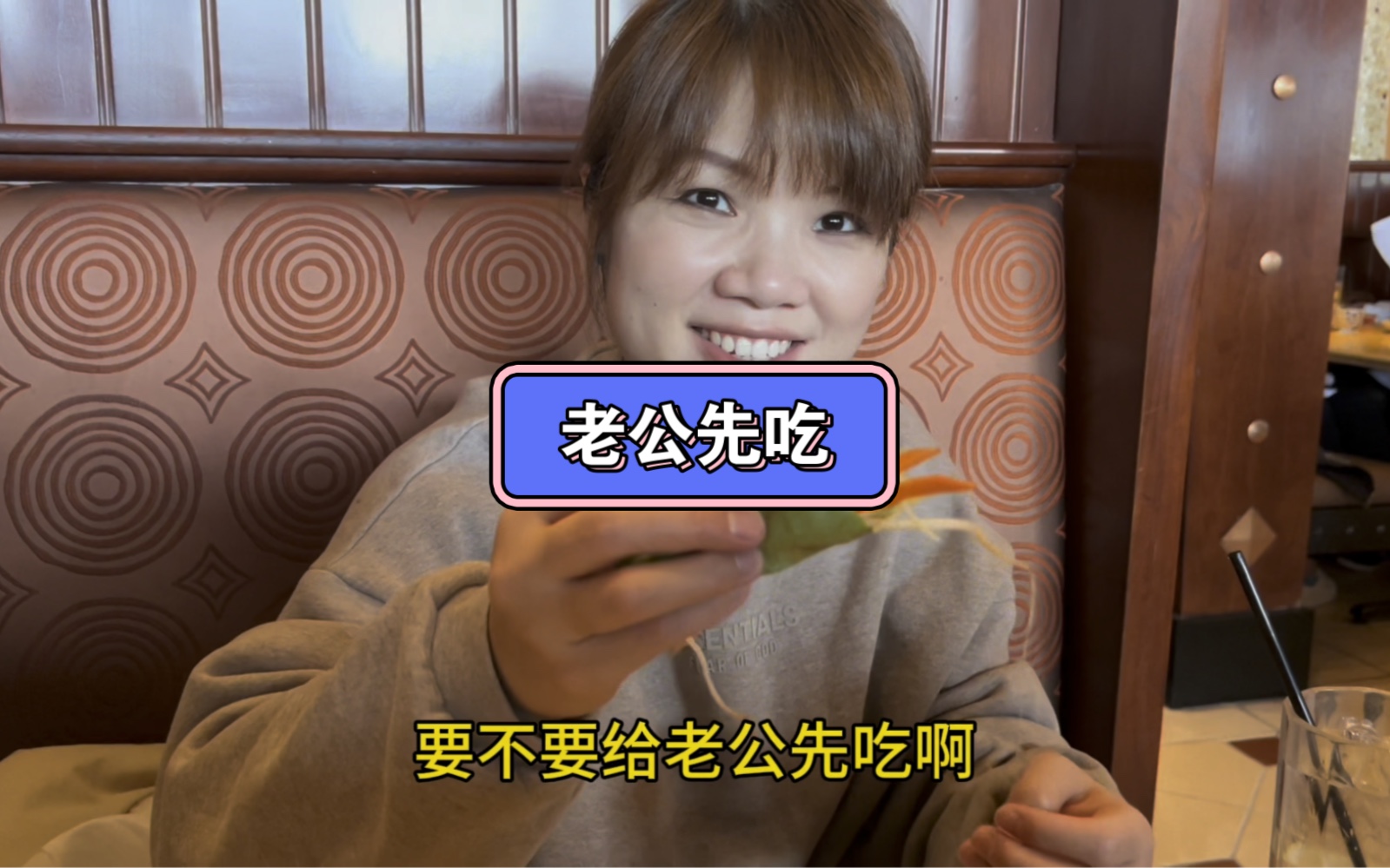 在美国其实下馆子并不贵,贵的是给服务员的小费,一顿饭吃了不到70美元,小费却要我100多 在美国的福建人 在美国的福建人 哔哩哔哩视频