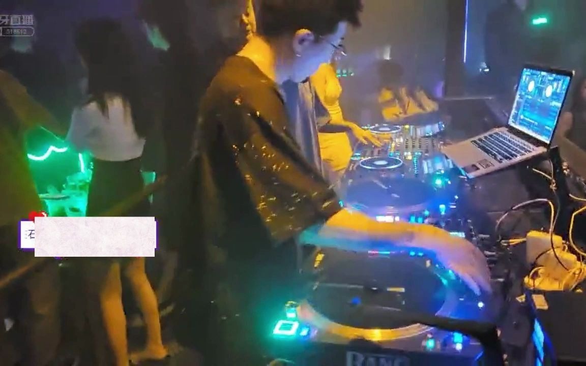 在石250：dj老白上线！酒吧打碟！美女如云！_哔哩哔哩_bilibili