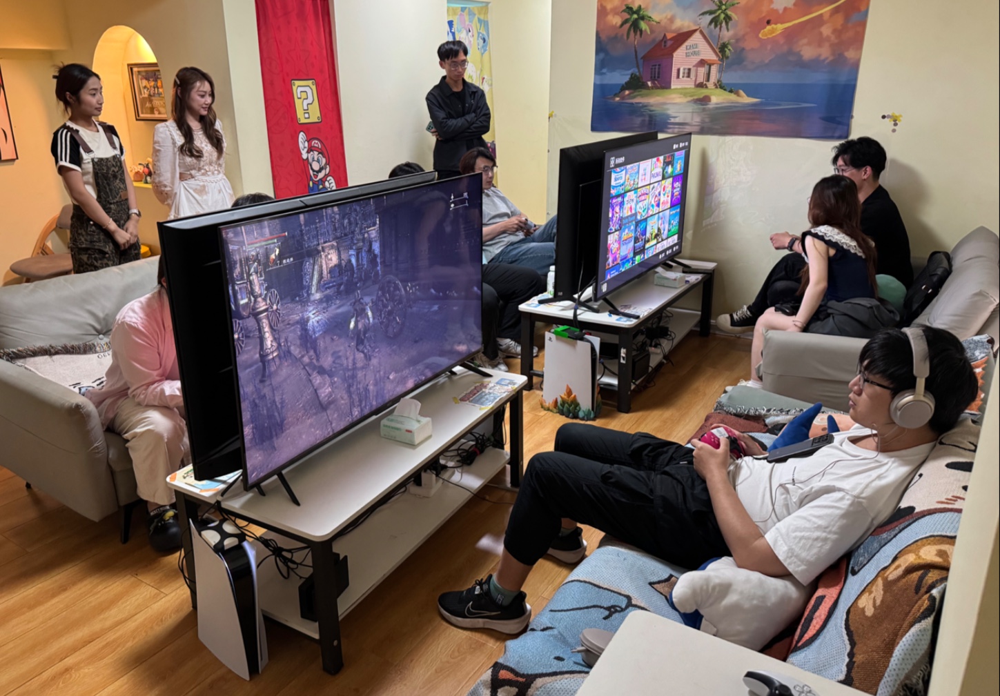 好起来了 营业额连续半月破4位数，Switch2竟然要排队玩！-某天的游戏小屋-某天的游戏小屋-哔哩哔哩视频