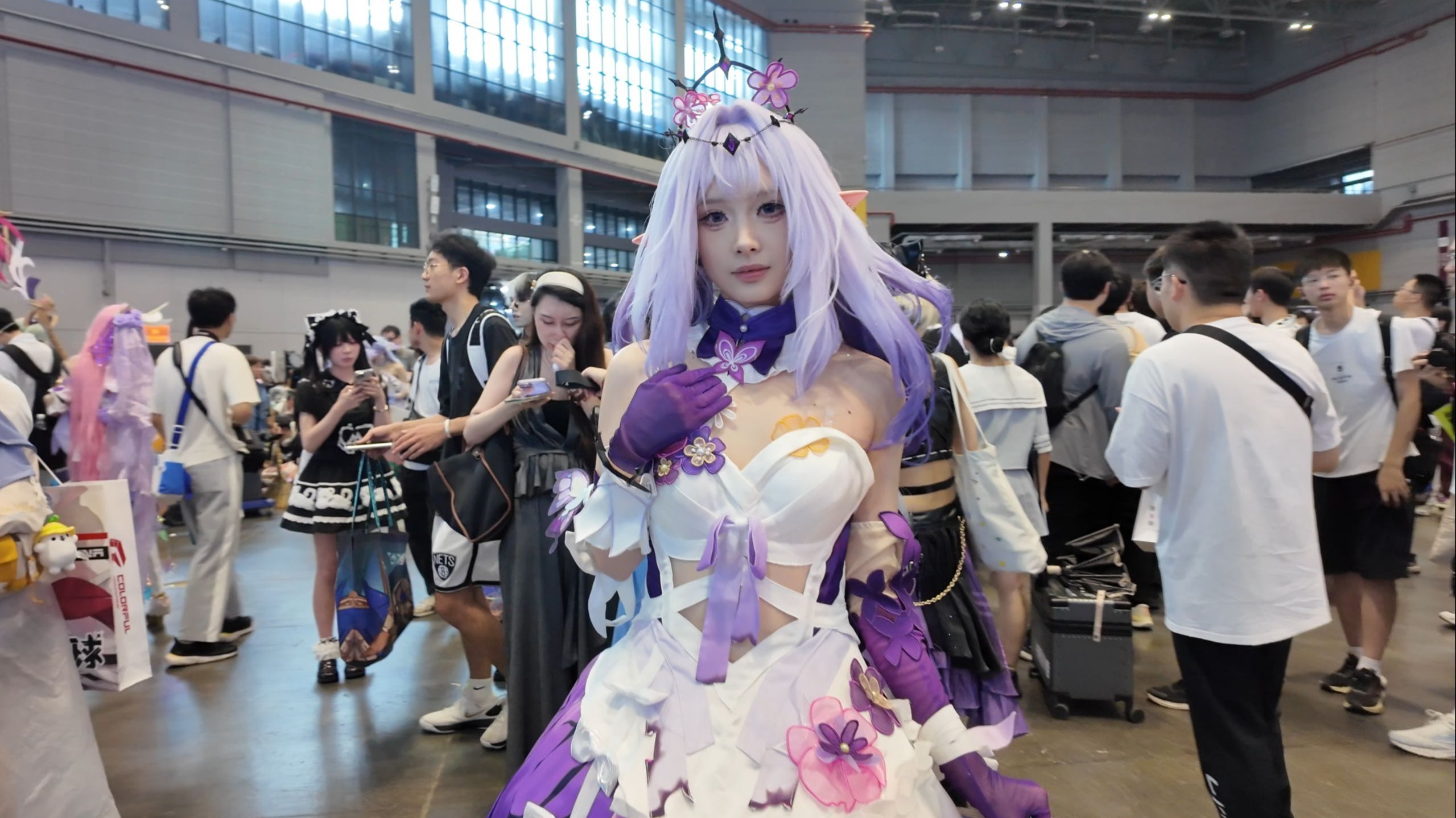 来BW给节目找奖品了！顺路看Coser~-上单老祖-上单老祖-哔哩哔哩视频