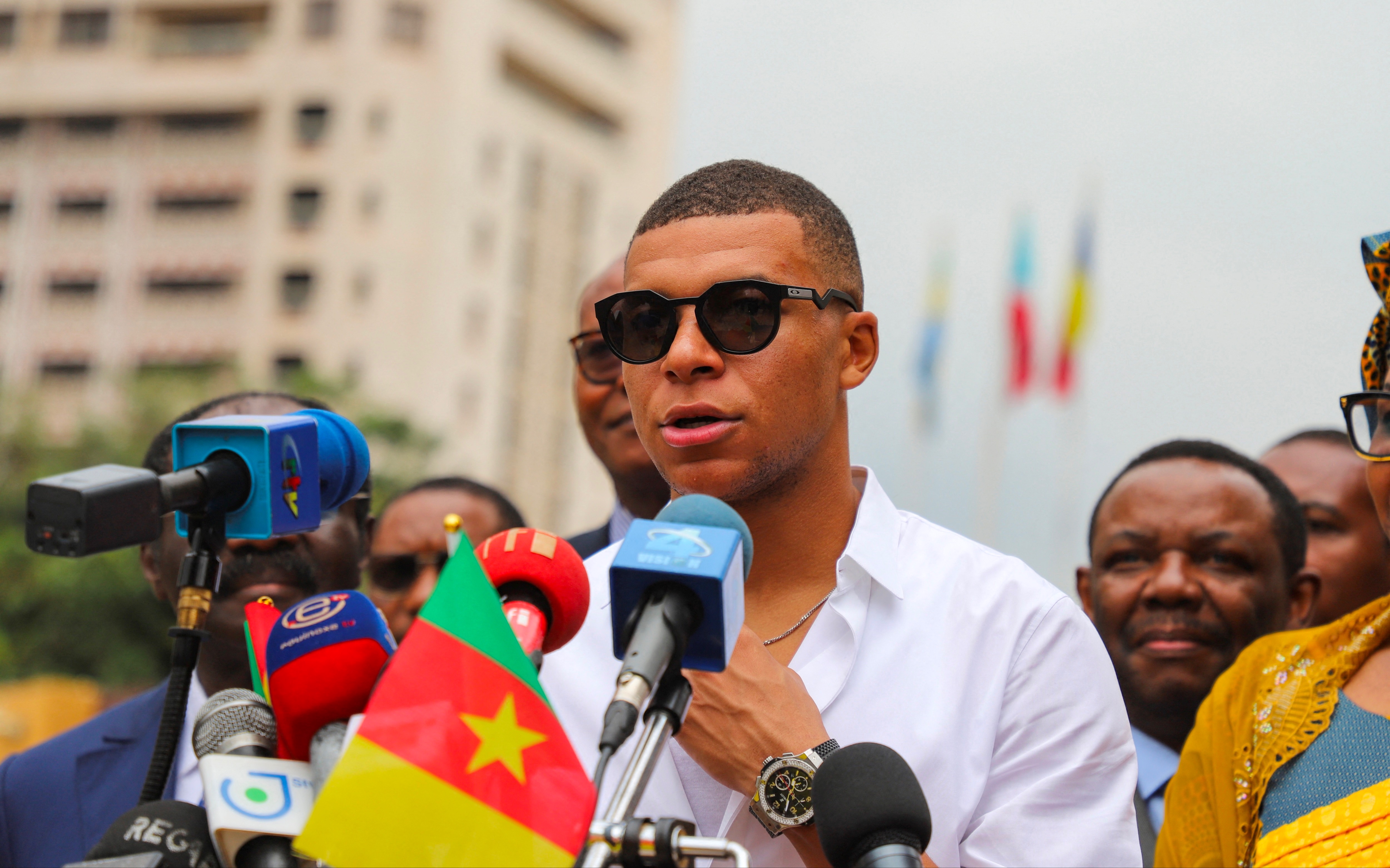 只字不提巴黎、皇马，姆巴佩为什么在非洲大谈【育儿经】？-巴黎姆学研究院-巴黎姆学研究院-哔哩哔哩视频