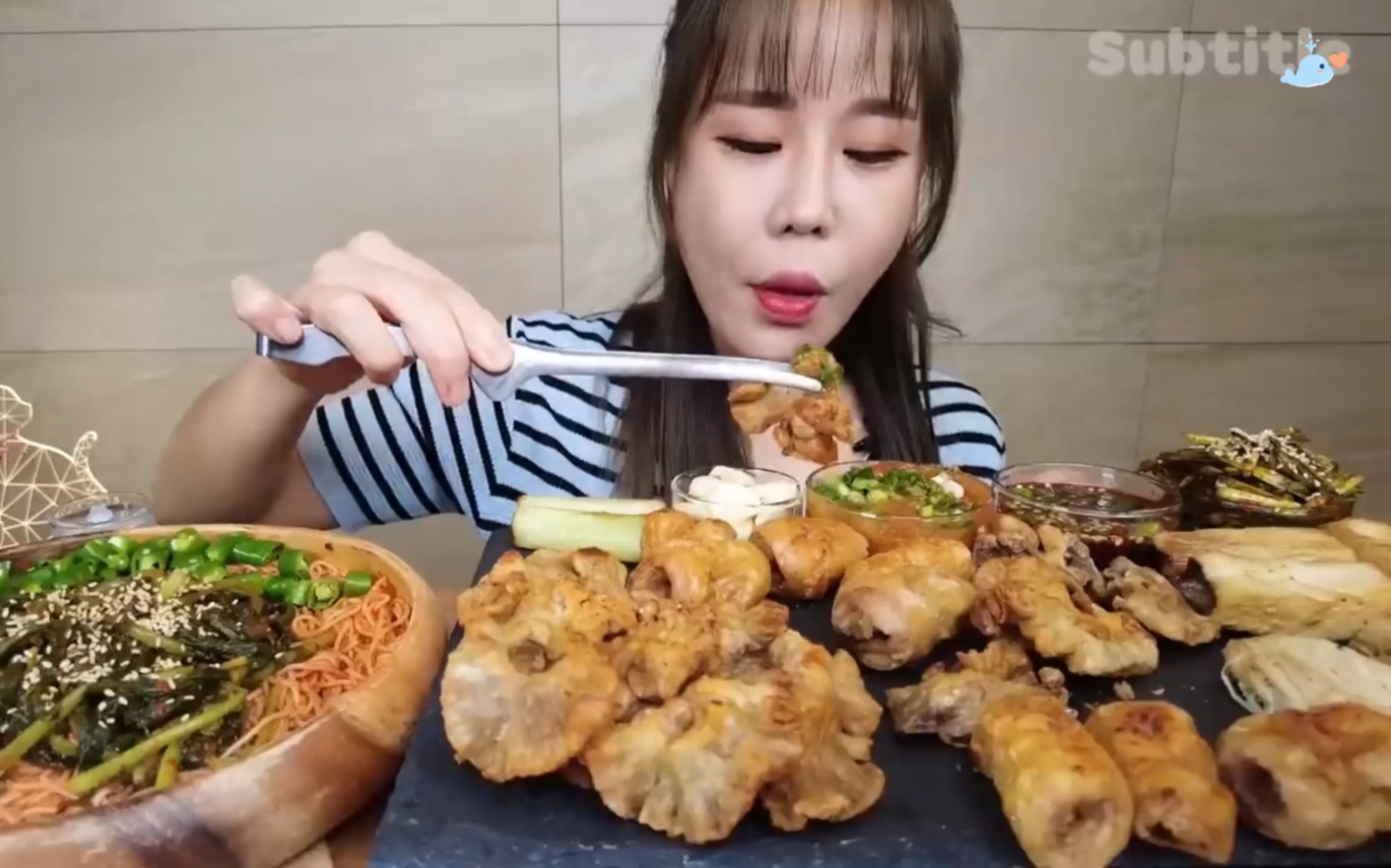 【只有吃和咽】suhyang 人间油物烤牛肠鸡冠油+凉拌冷面 咀嚼加速超过瘾！-微甜的鱼-微甜的鱼-哔哩哔哩视频