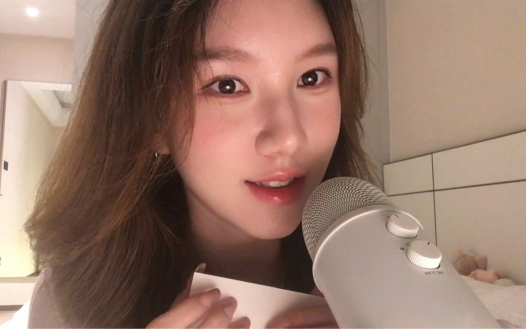 ASMR 香水开箱&随机触发和耳语聊天-卷毛奈奈-卷毛奈奈-哔哩哔哩视频
