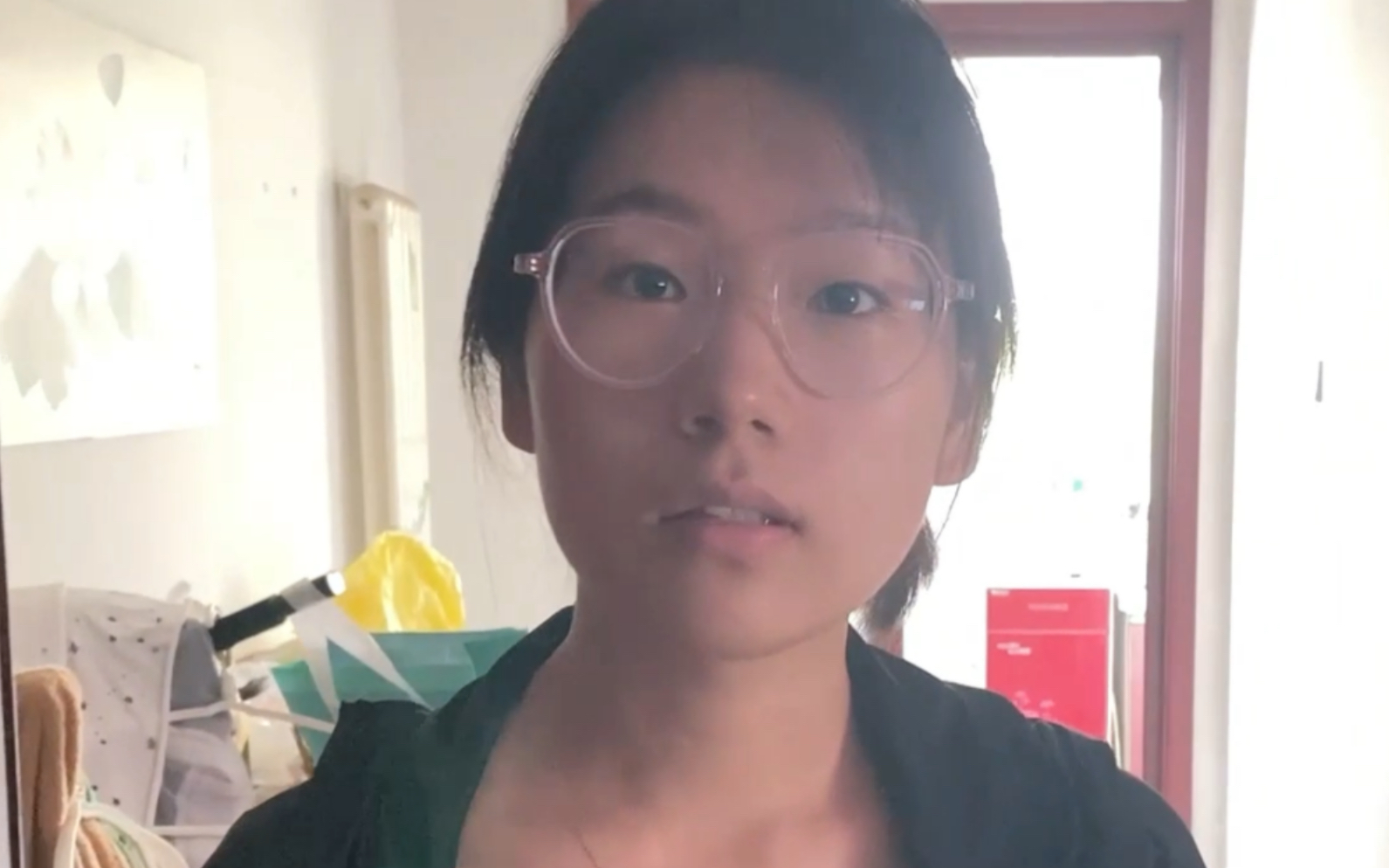 男朋友来家里做客，女朋友说老丈人的酒都搬空了，结果太好哄了-美若冰冰QAQ-美若冰冰QAQ-哔哩哔哩视频