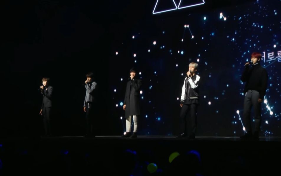 【B1A4】161128粉丝Showcase回归现场版《一起》cut泪目的fan song_哔哩哔哩_bilibili