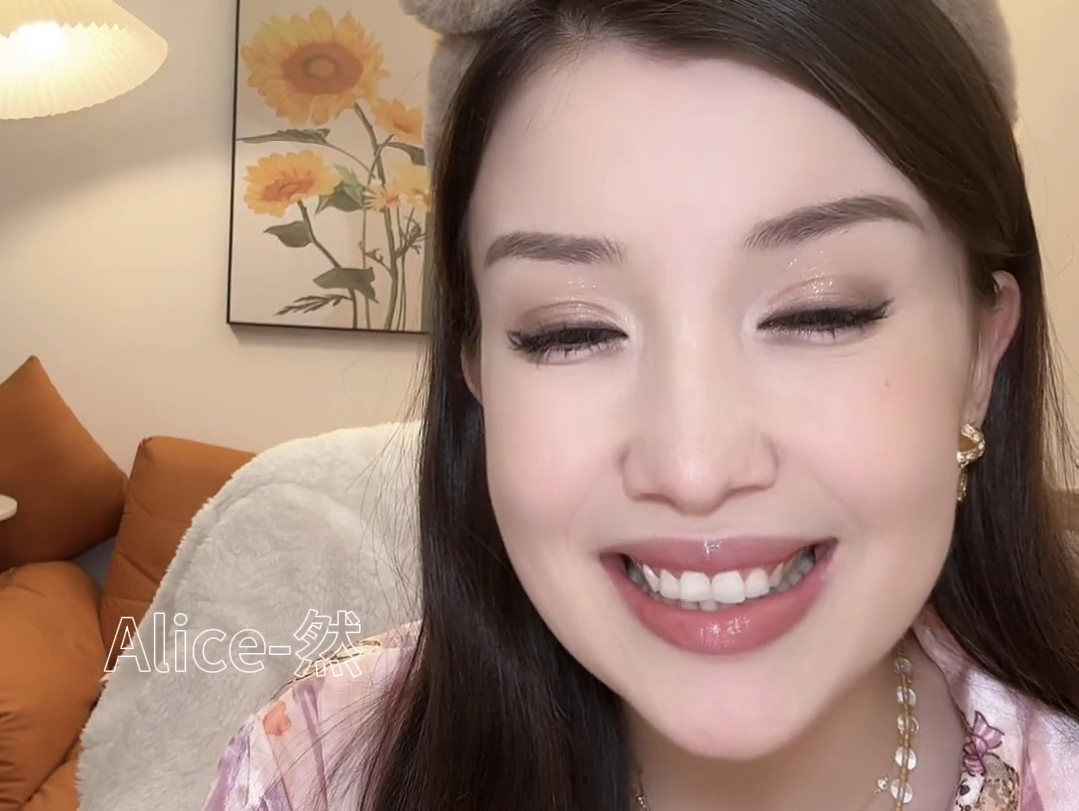 工作的时候被偷拍是什么体验？？！！-Alice-然-Alice-然-哔哩哔哩视频