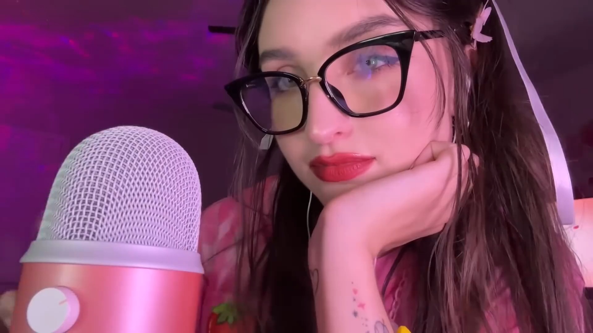 【ASMR会员专享】 beebee 快速和积极的麦克风触发音，毛茸茸盖子的头部按摩、刷麦、抓挠、抓握-财阀的生活-财阀的生活-哔哩哔哩视频