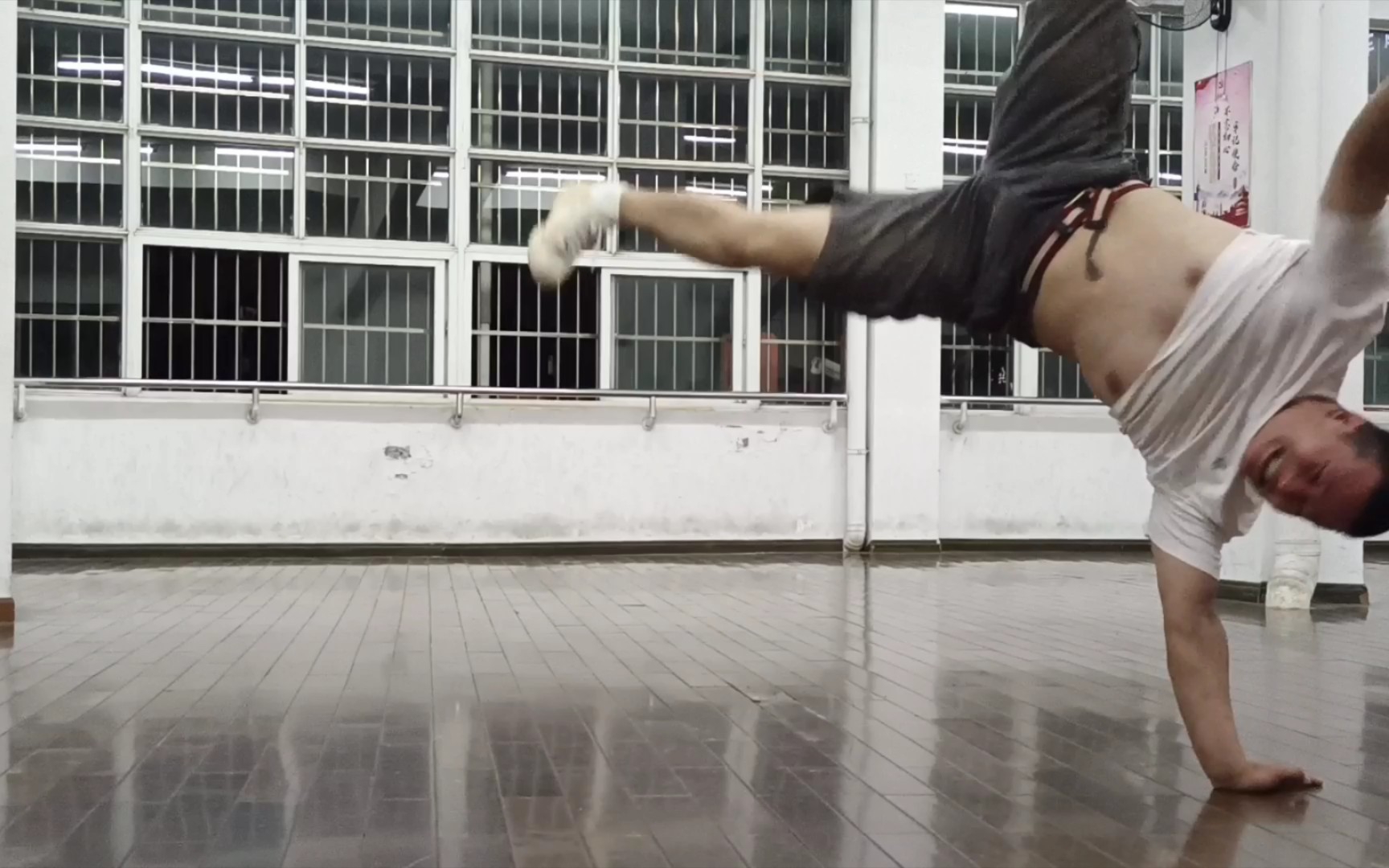热爱抛木。bboy练习，combo，a飞，风车_哔哩哔哩_bilibili