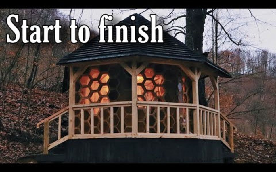 【Bogdan in the forest】冬天在森林里建造了一栋不寻常的房子，从开始到结束-小蚂蚁星球-小蚂蚁星球-哔哩哔哩视频