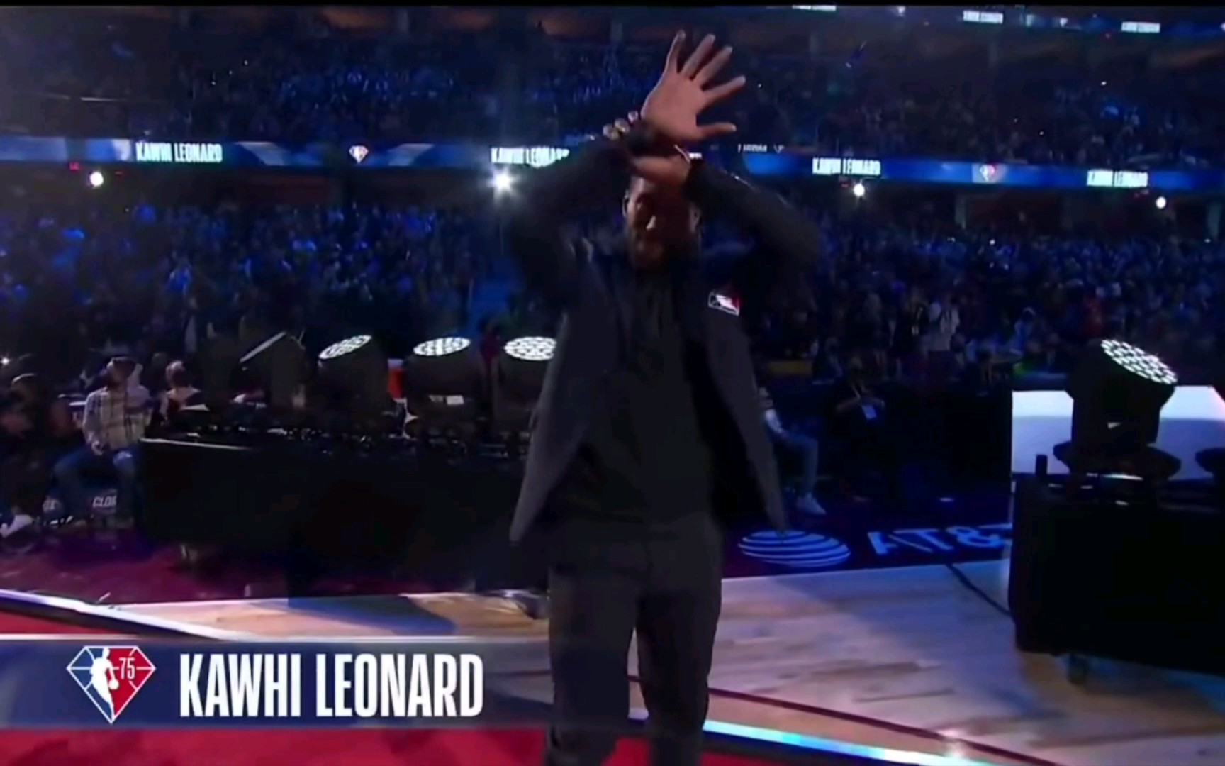【荣耀时刻】NBA75大巨星“科怀·伦纳德”入场_哔哩哔哩_bilibili