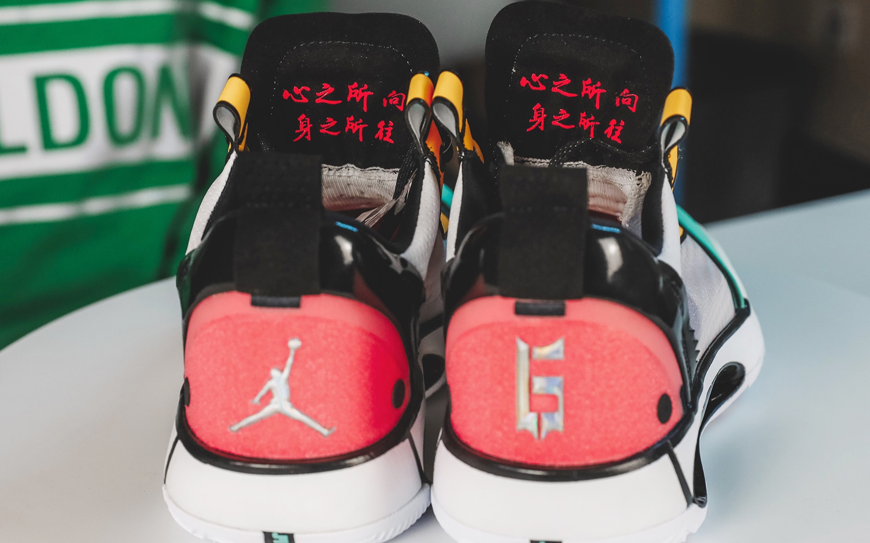 KVSN.Unbox // 开箱三双AJ 34低帮，最帅要属漫画英雄风格的郭艾伦PE_哔哩哔哩_bilibili