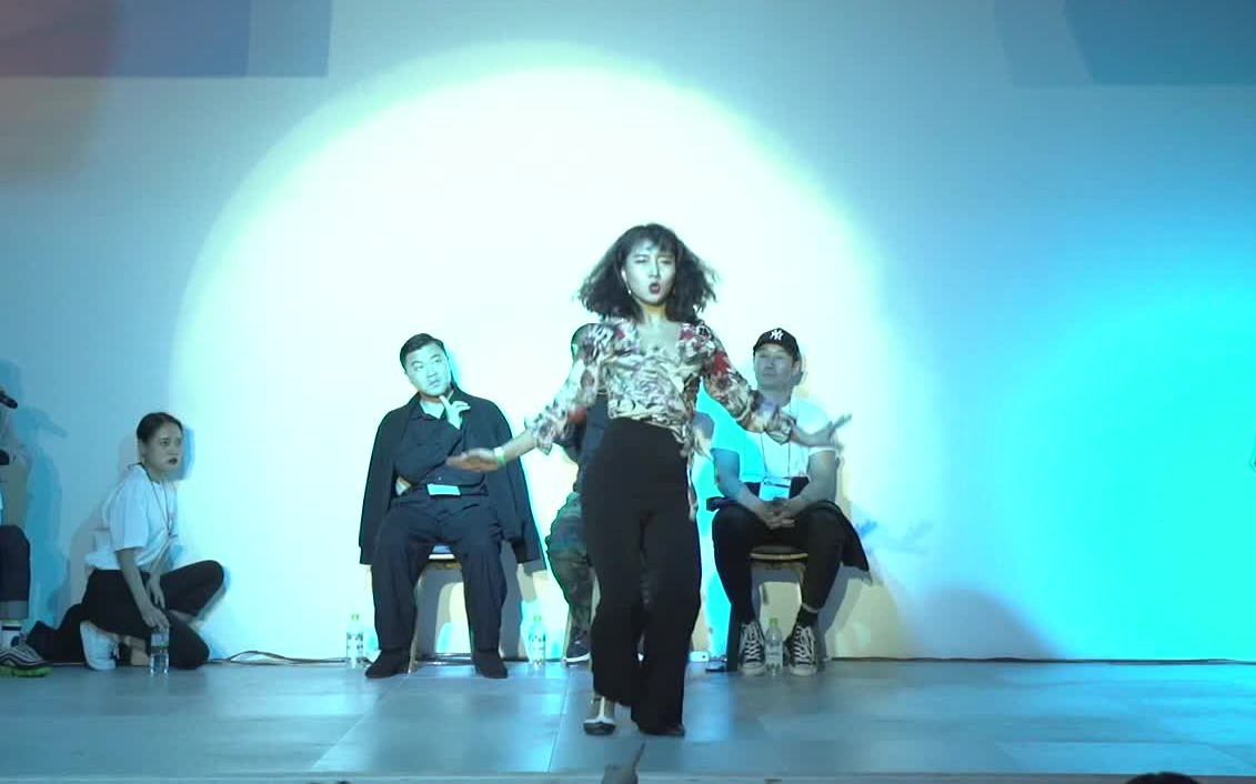 【韩国waacking比赛】2019 DANCE WAR - WAACKING ROUND 16 - 1_哔哩哔哩_bilibili