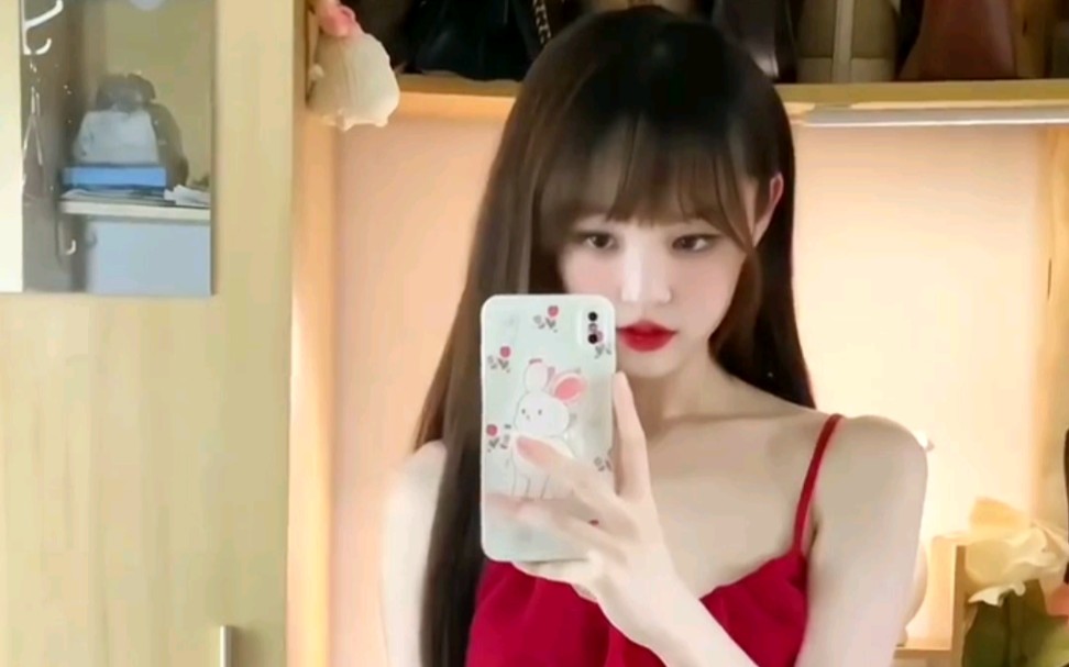 穿漂亮的裙子可以开心一整天呐～-moyu草-moyu草-哔哩哔哩视频