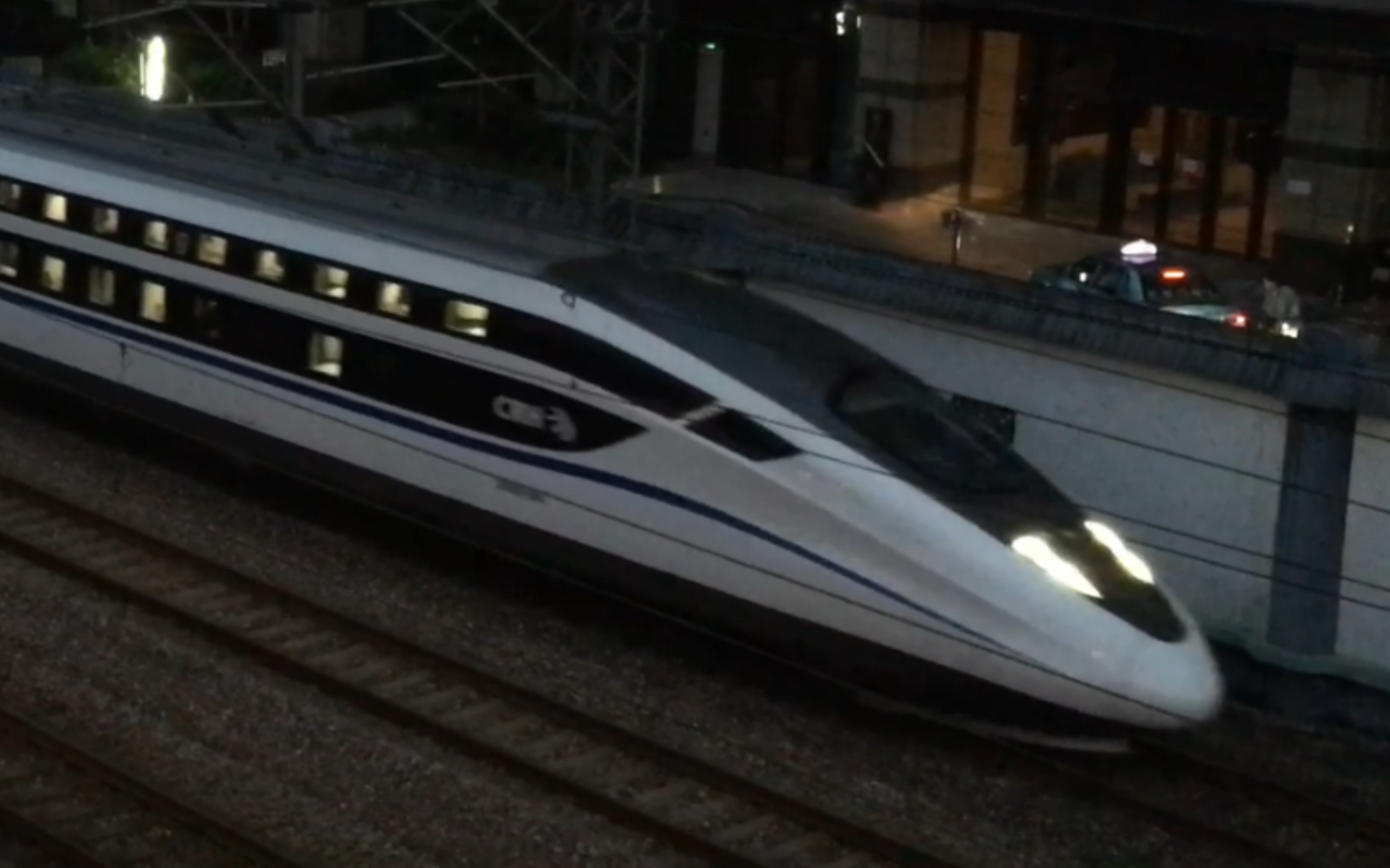 【绝版体验】CRH-2E双层动车组离开上海站_哔哩哔哩_bilibili