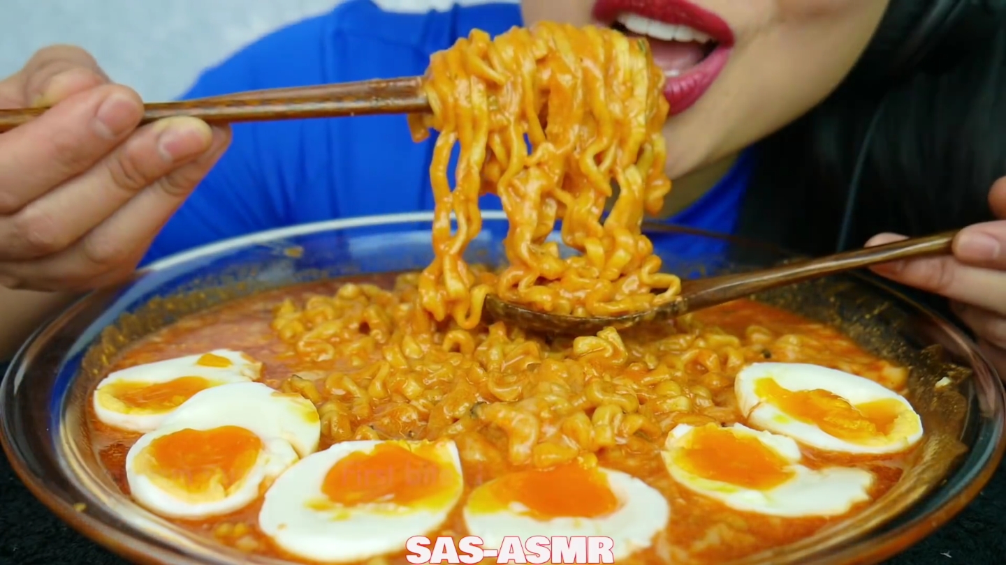 【SAS】精剪｜麻辣芝士面搭配煮鸡蛋吃播-Hellox0-Hellox0-哔哩哔哩视频