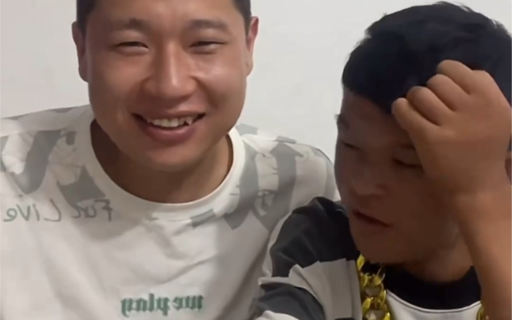 勇次郎怒喷村里的理发师，称每次想剪个帅点的头发，都被故意剃成光头！ 范马宇宙 范马宇宙 哔哩哔哩视频