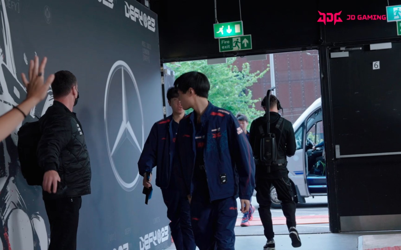 【JDG赛前vlog】伦敦首战即将开打！-JDG京东电子竞技俱乐部-JDG京东电子竞技俱乐部-哔哩哔哩视频