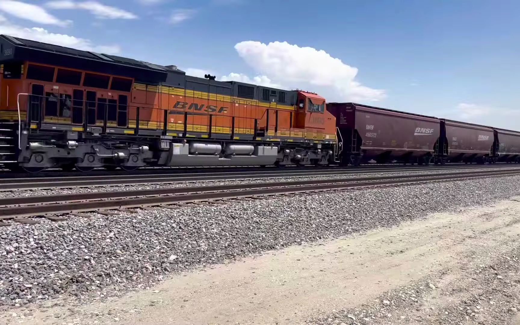 BNSF空车、谷车等通过_哔哩哔哩_bilibili