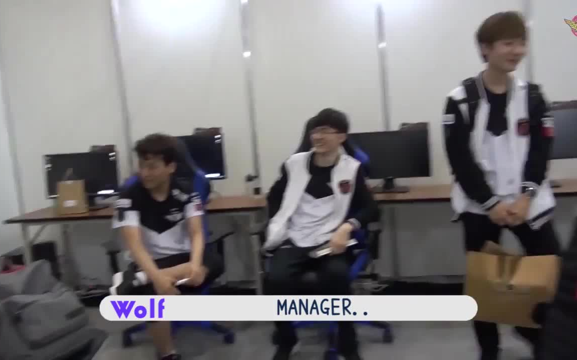 SKT的小遊戏! 选手们连kkOma教练也要罚(中文字幕)_哔哩哔哩_bilibili