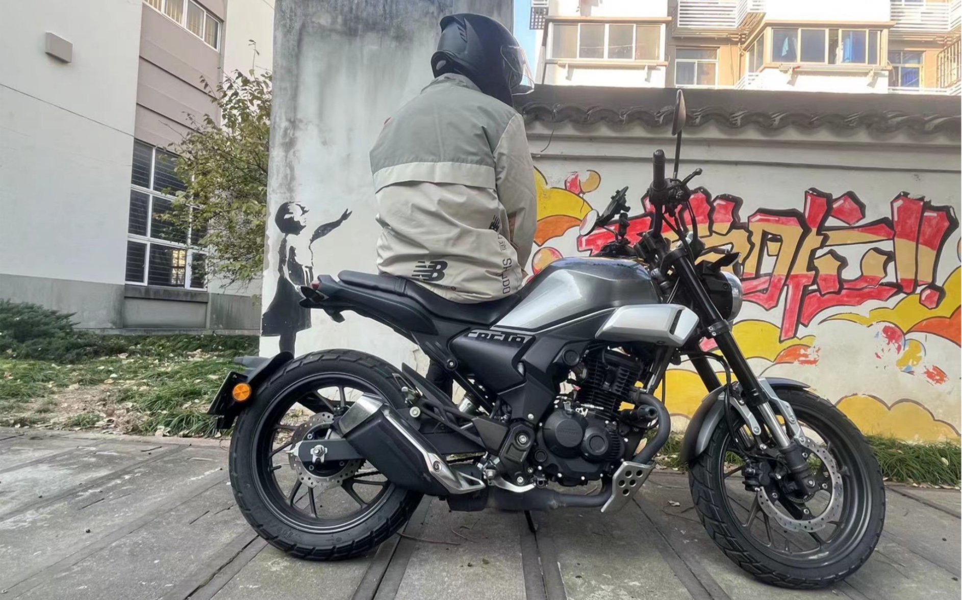 本田190tr原厂的龟背胎太硬太滑，终于还是摔跤了！